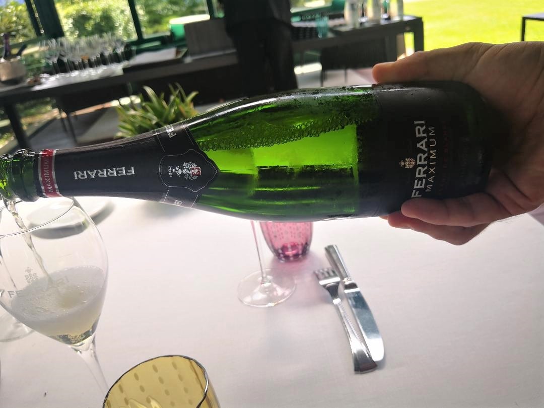 FERRARI: #TOTHEMAXIMUM CON UNA NUOVA BOTTIGLIA - WineStop&Go